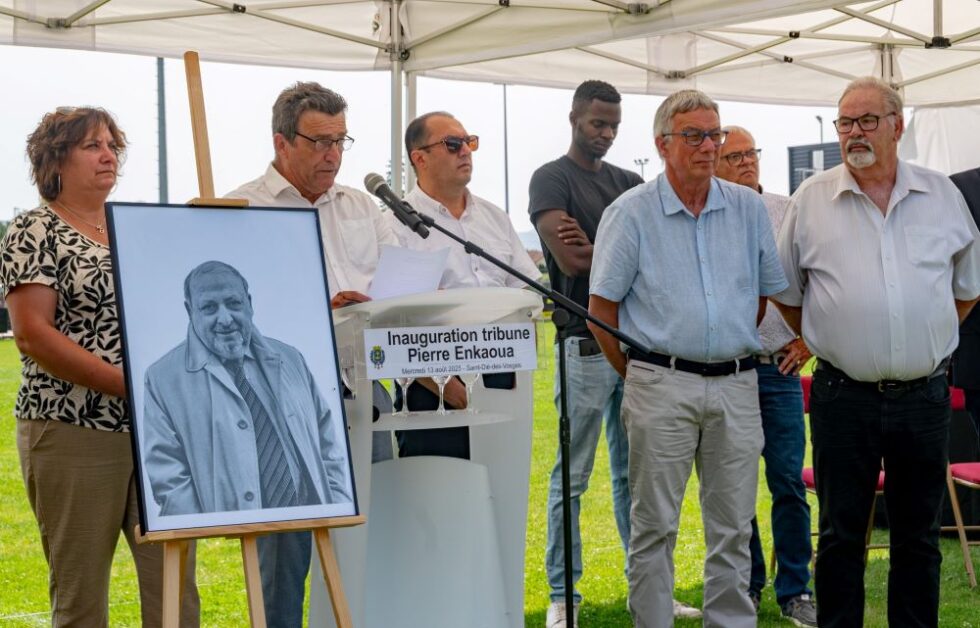 La tribune Pierre-Enkaoua officiellement baptisée - Ville de Saint-Dié ...